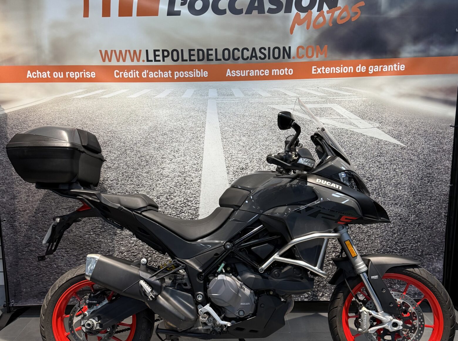 DUCATI MULTISTRADA V2 gris foncé - Le Pôle De L'occasion